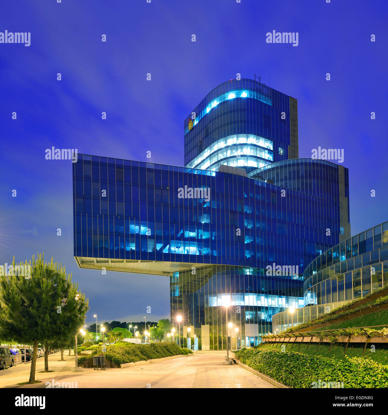 Modern building night hi-res stock photography and images - Alamy