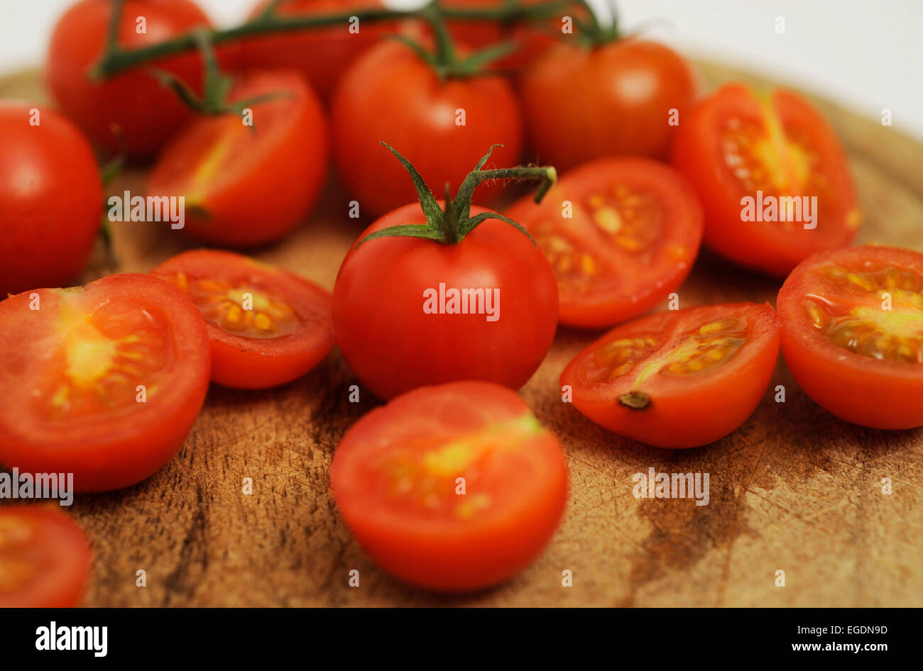 Tomato on the chopping board hi-res stock photography and images - Alamy