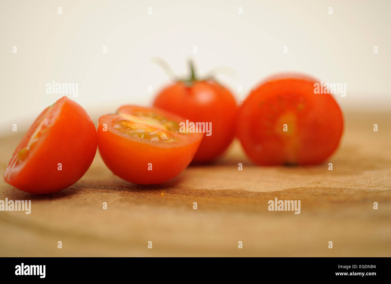 Tomato on the chopping board hi-res stock photography and images - Alamy