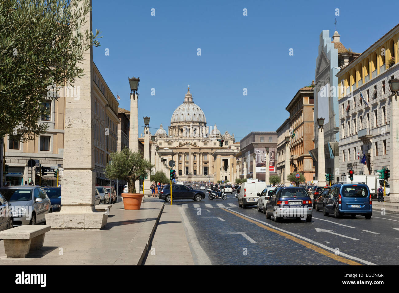 Traffic traveling towards St Peter's Basilica building, Vatican, Rome ...