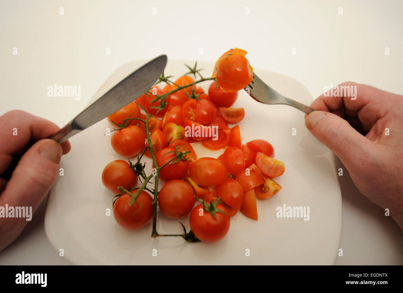 Plate of tomatoes hi-res stock photography and images - Alamy