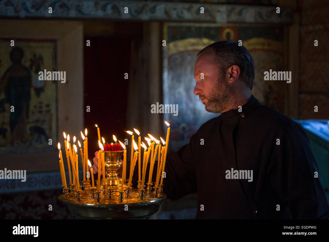 Offering service church hi-res stock photography and images - Alamy