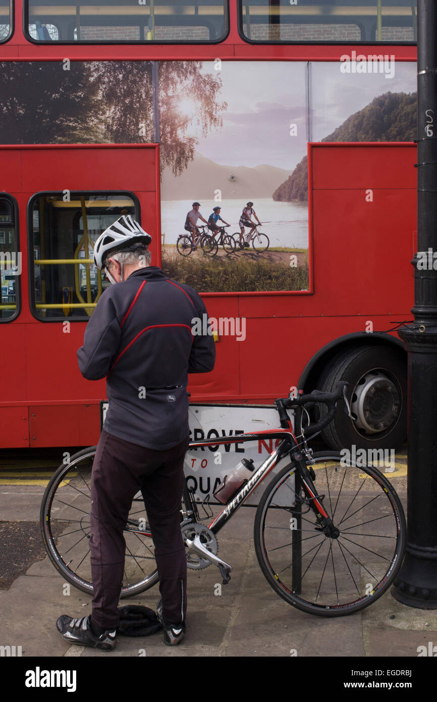 Ad on bus side hi-res stock photography and images - Alamy