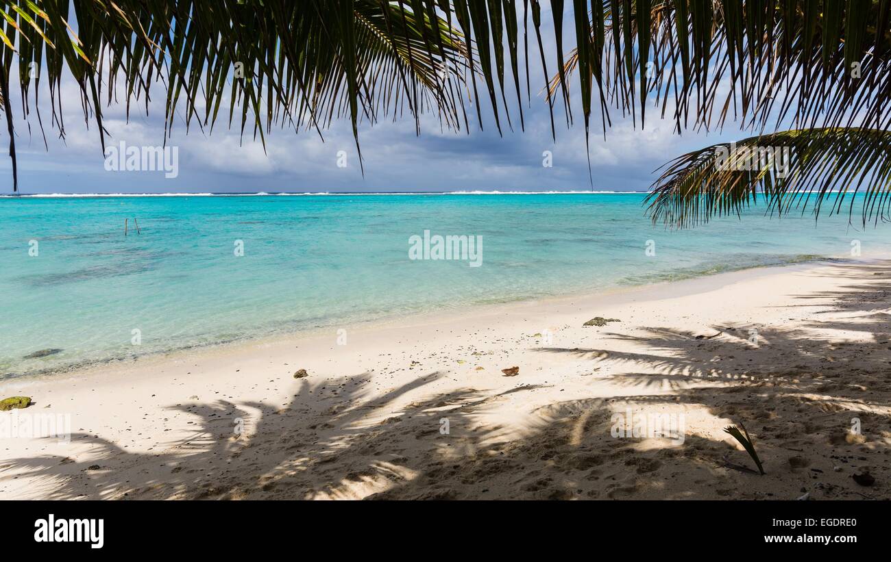the incredibly blue ocean at the cook islands Stock Photo - Alamy