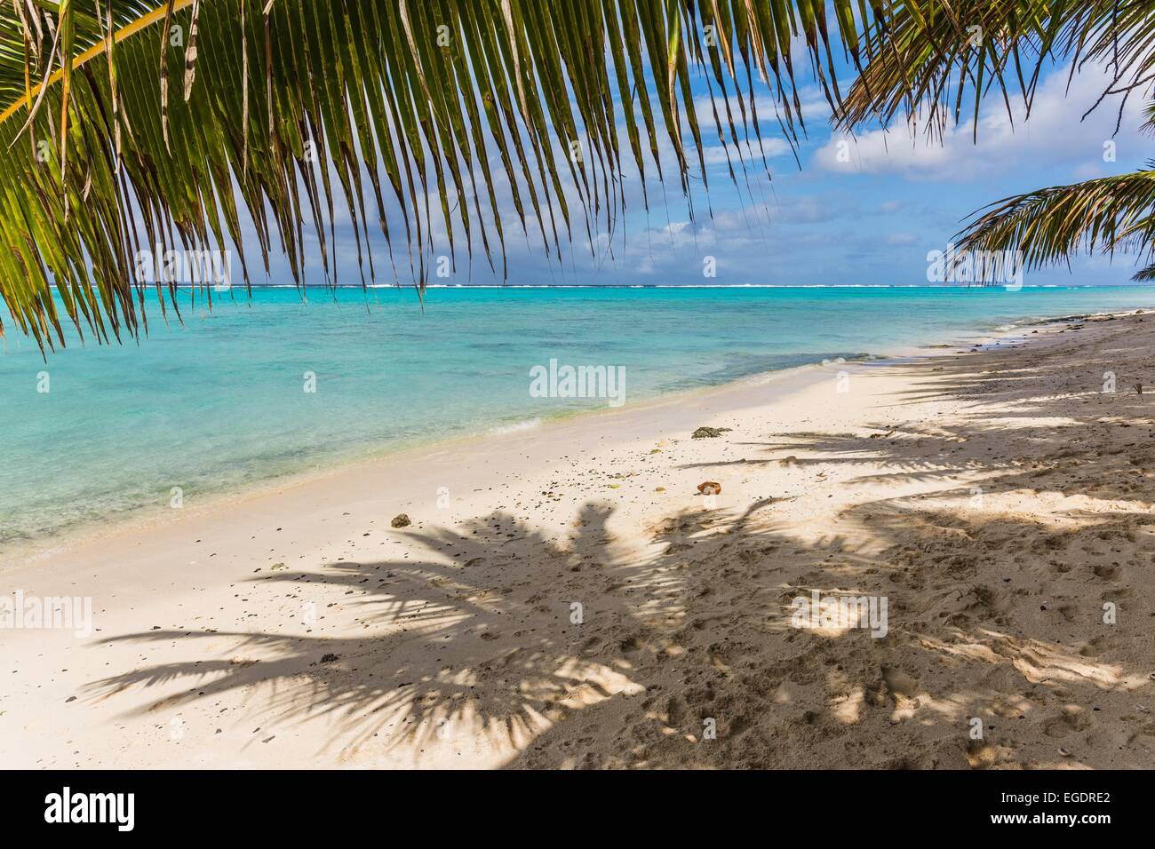 the incredibly blue ocean at the cook islands Stock Photo - Alamy
