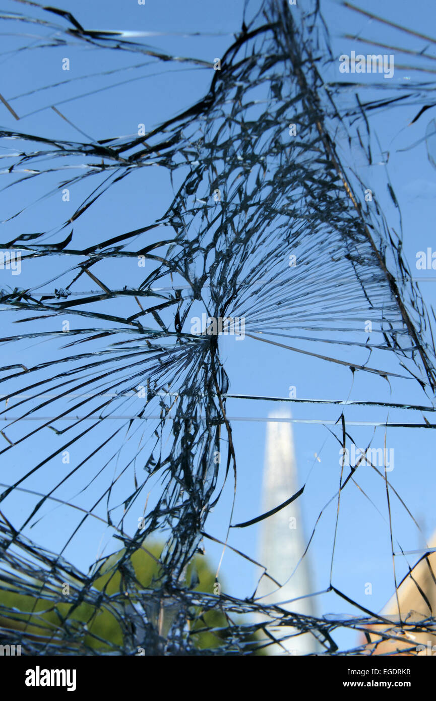 Car broken windshield uk hi-res stock photography and images - Alamy