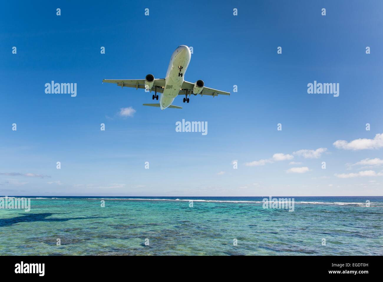 Airplane watching hi-res stock photography and images - Alamy