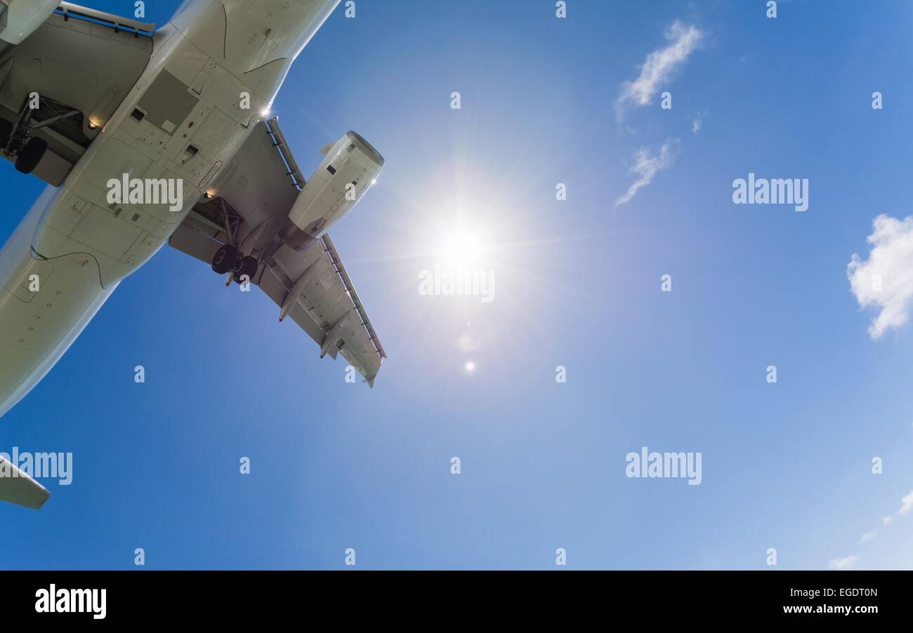 Airplane watching hi-res stock photography and images - Alamy
