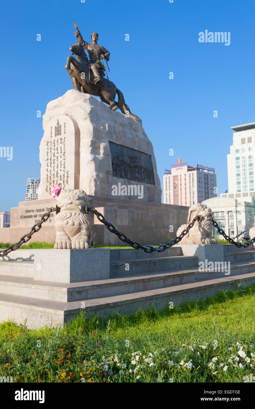 Damdin Sukhbaatar Statue in Sukhbaatar Square, Ulaanbaatar, Mongolia ...