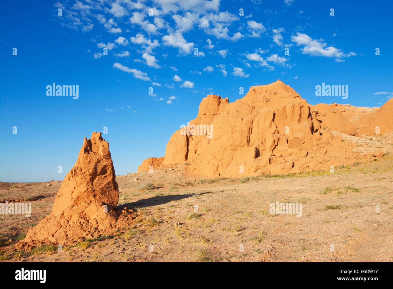 Flaming cliffs omnogov mongolia hi-res stock photography and images - Alamy