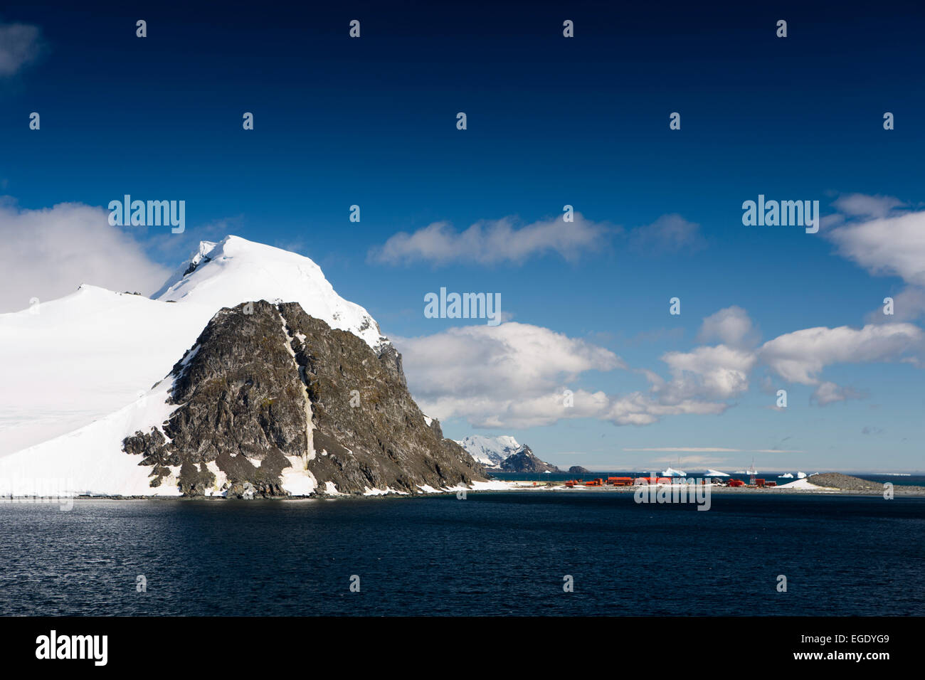 South orkney islands laurie island hi-res stock photography and images ...