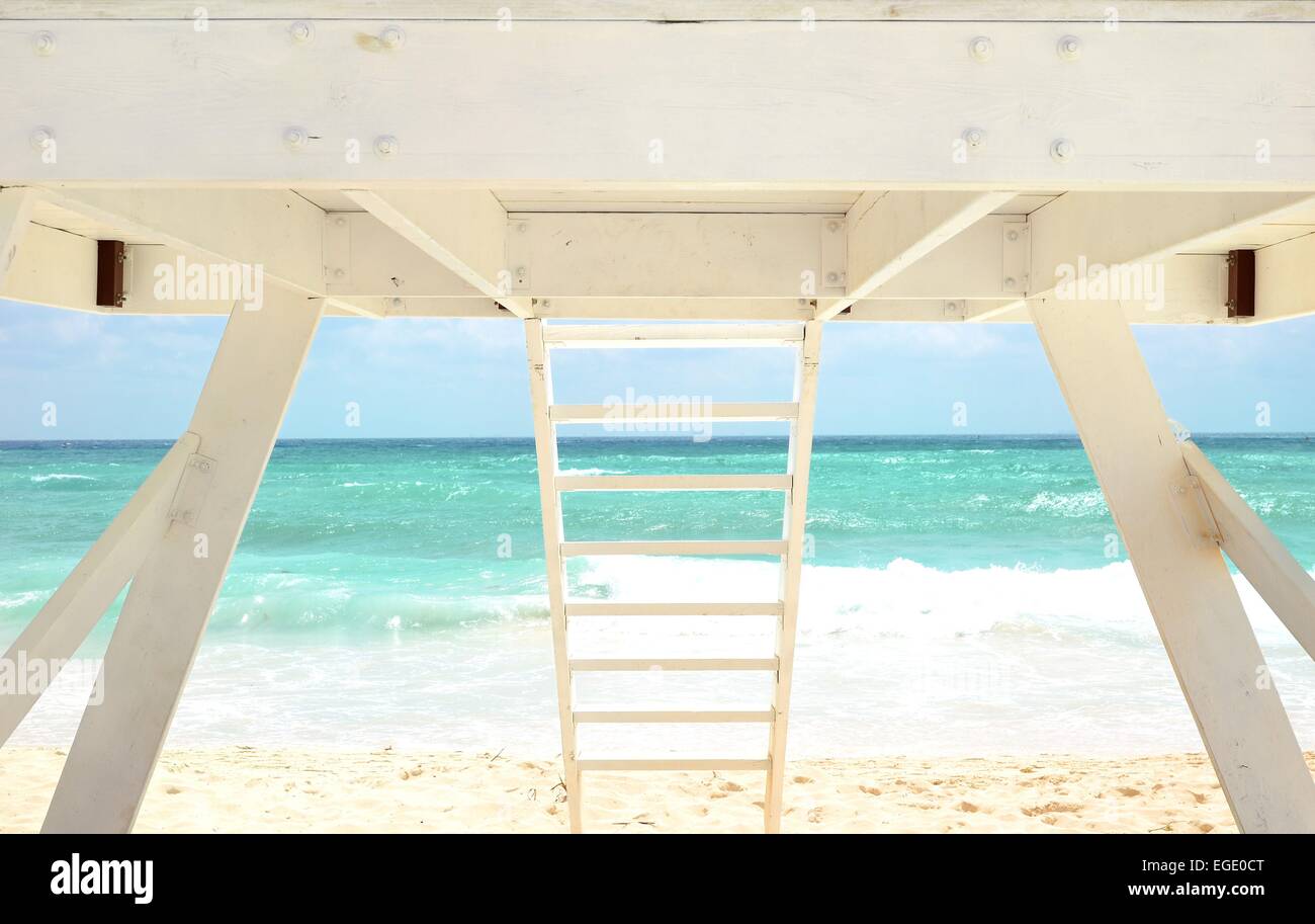 White Lifeguard house on a beach Stock Photo - Alamy