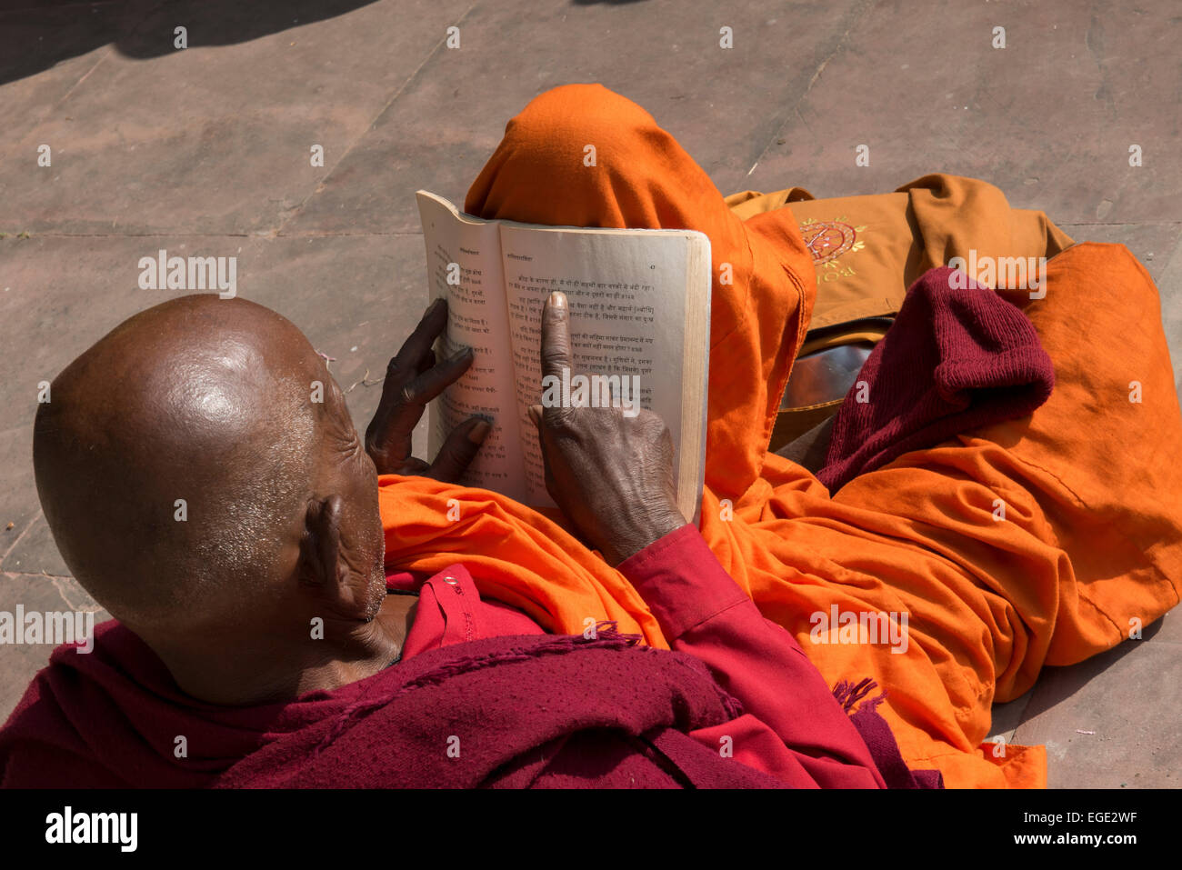 Monk Reading Sacred Book, Mahabodhi Temple, Bodhgaya Stock Photo - Alamy