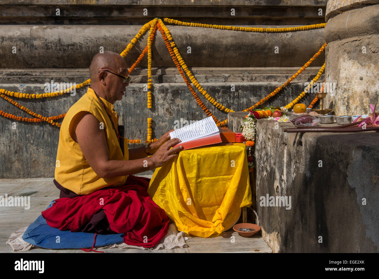 Monk Reading Sacred Book, Mahabodhi Temple, Bodhgaya Stock Photo - Alamy