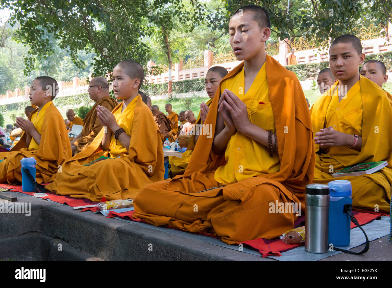 Monks meditating hi-res stock photography and images - Alamy