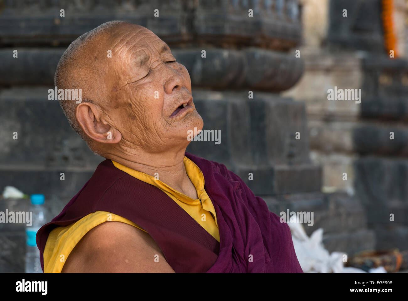 Monk meditating hi-res stock photography and images - Alamy