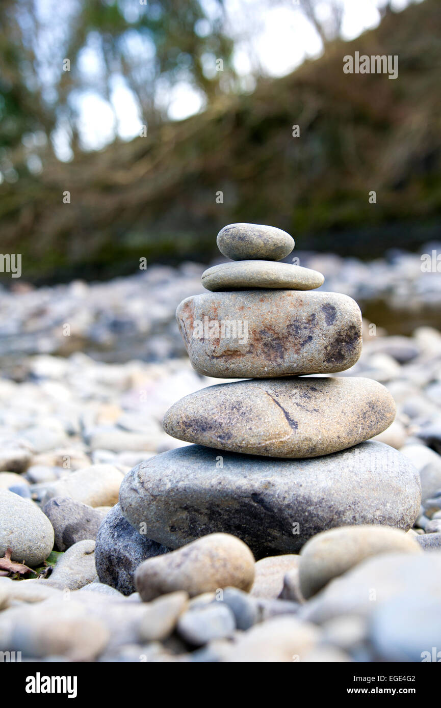 Pebbles in stream hi-res stock photography and images - Alamy