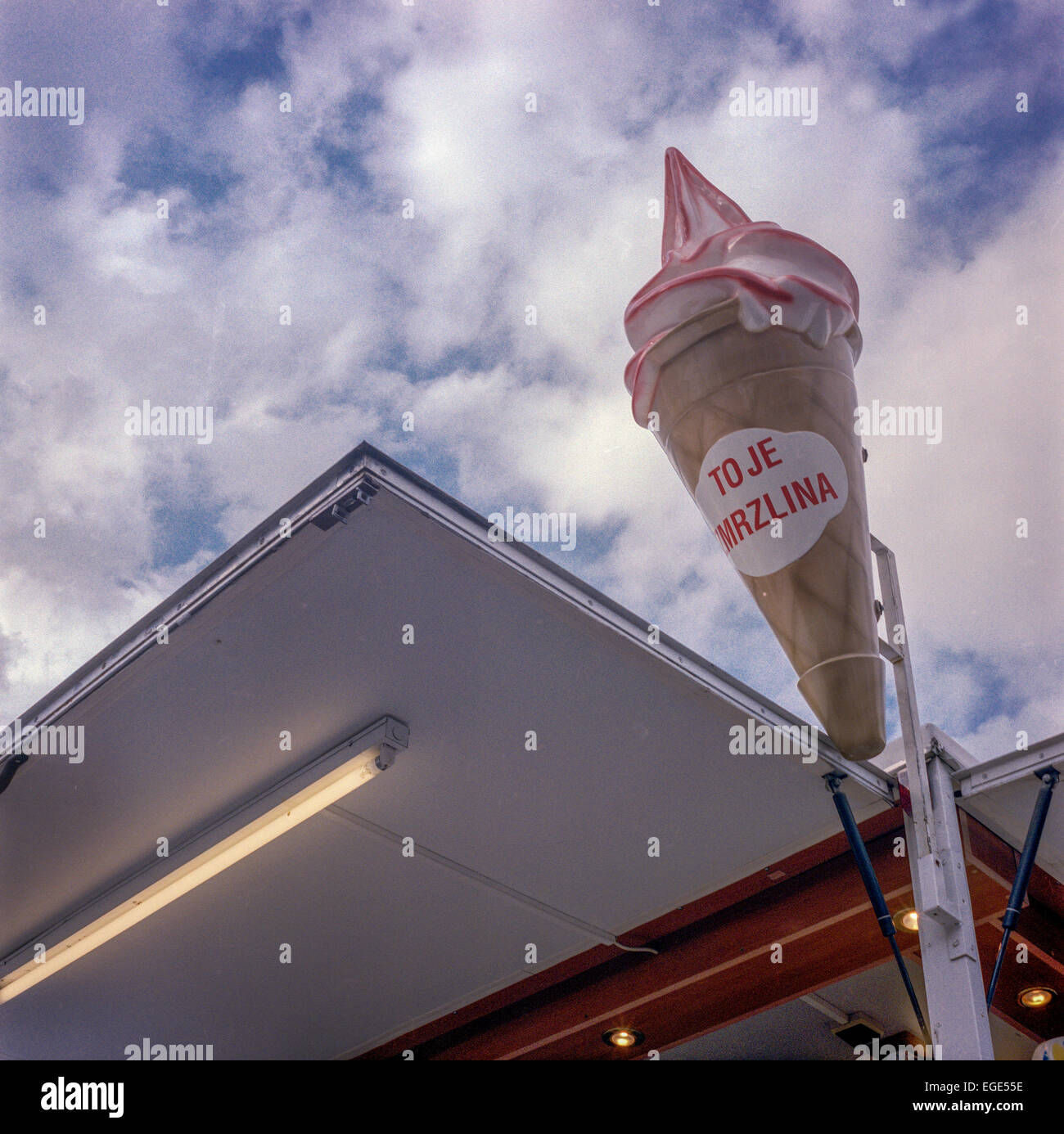 Ice cream cone sign hi-res stock photography and images - Alamy
