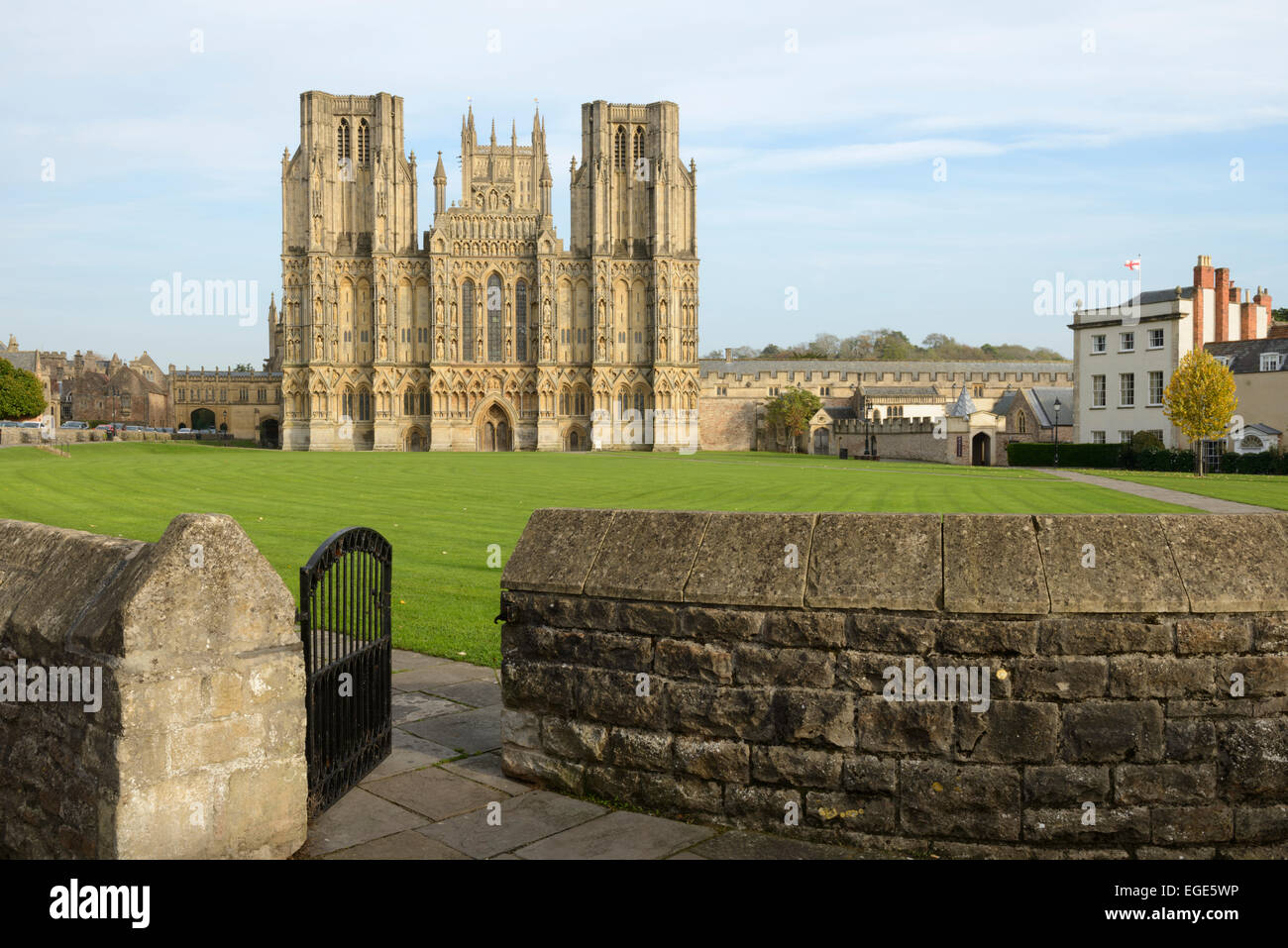 An open gateway leading to Wells Cathedral, Somerset Stock Photo - Alamy