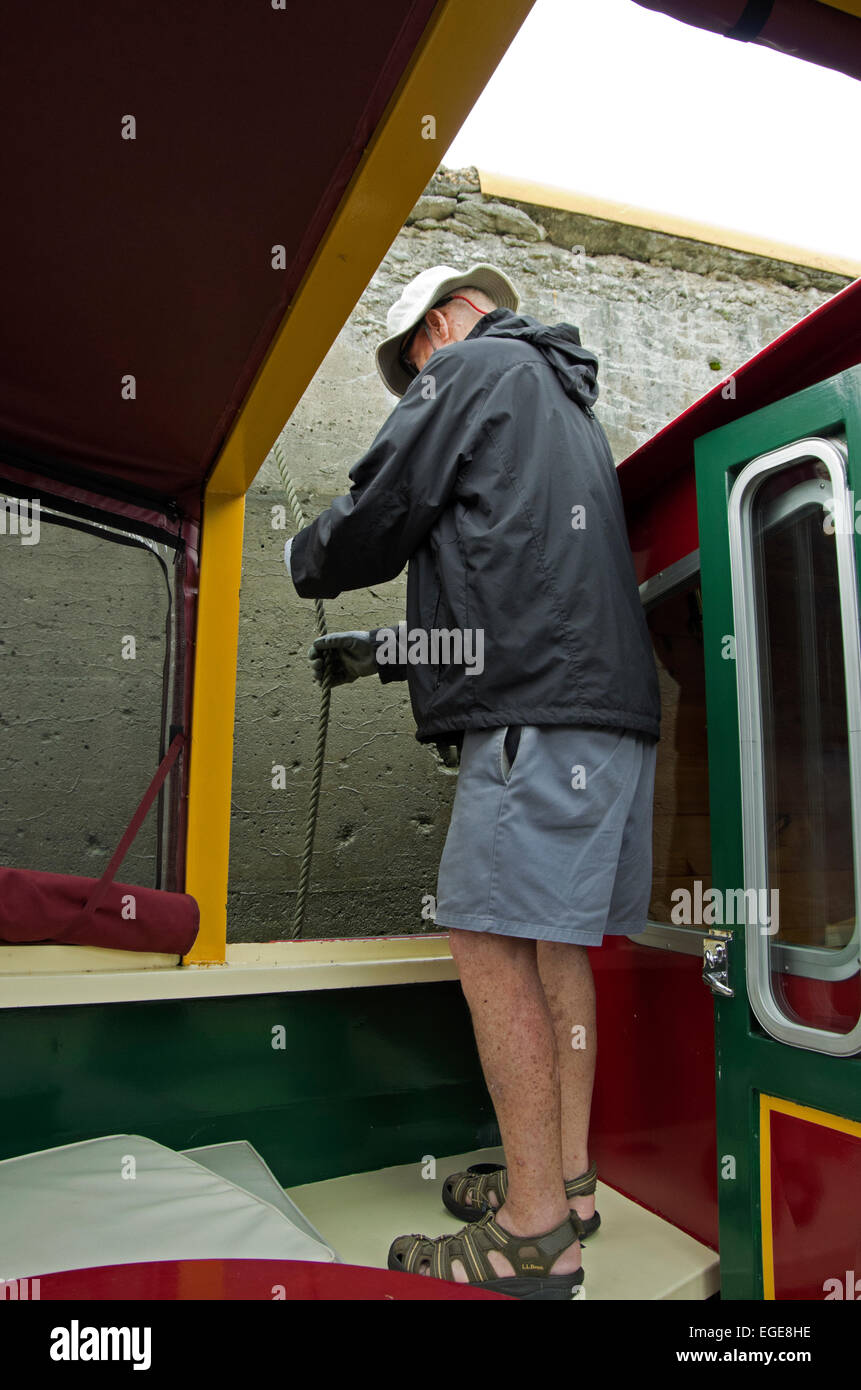 Hold the rope hi-res stock photography and images - Alamy