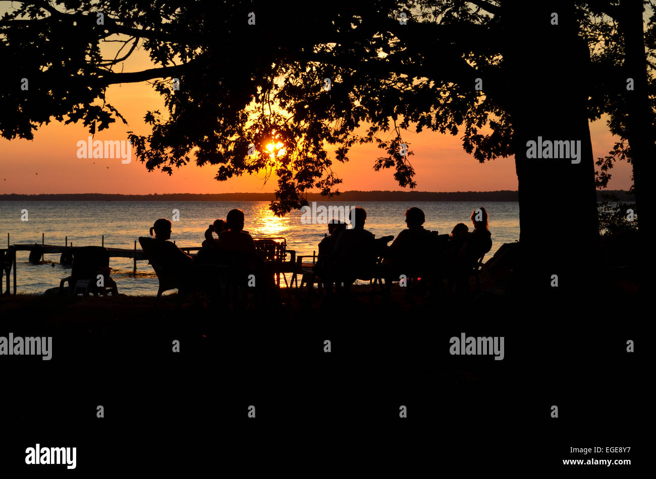 Conversation at sunset hi-res stock photography and images - Alamy