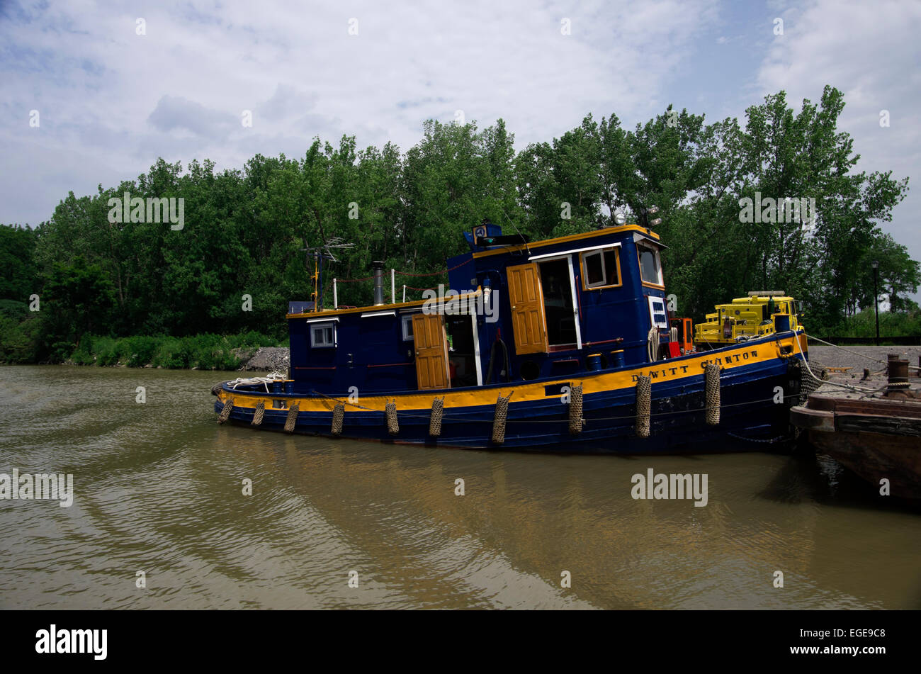 Barge on canal hi-res stock photography and images - Alamy