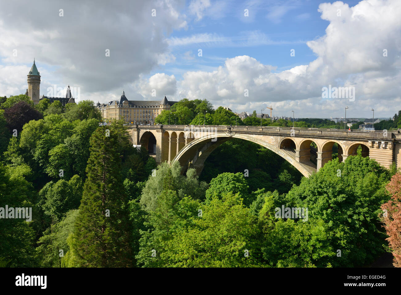 Adolphe bridge spanning the Petrusse valley, Luxembourg City ...