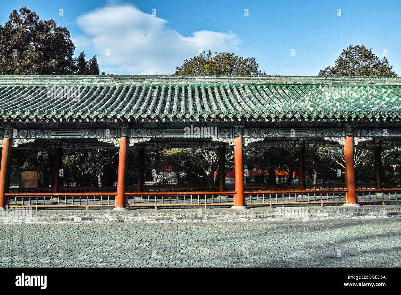 Corridor in temple china hi-res stock photography and images - Alamy
