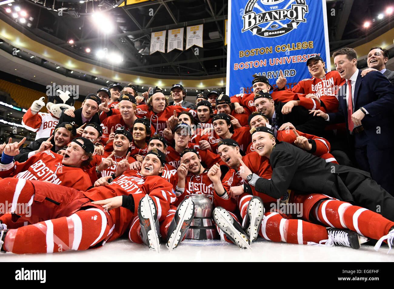 College hockey beanpot hi-res stock photography and images - Alamy
