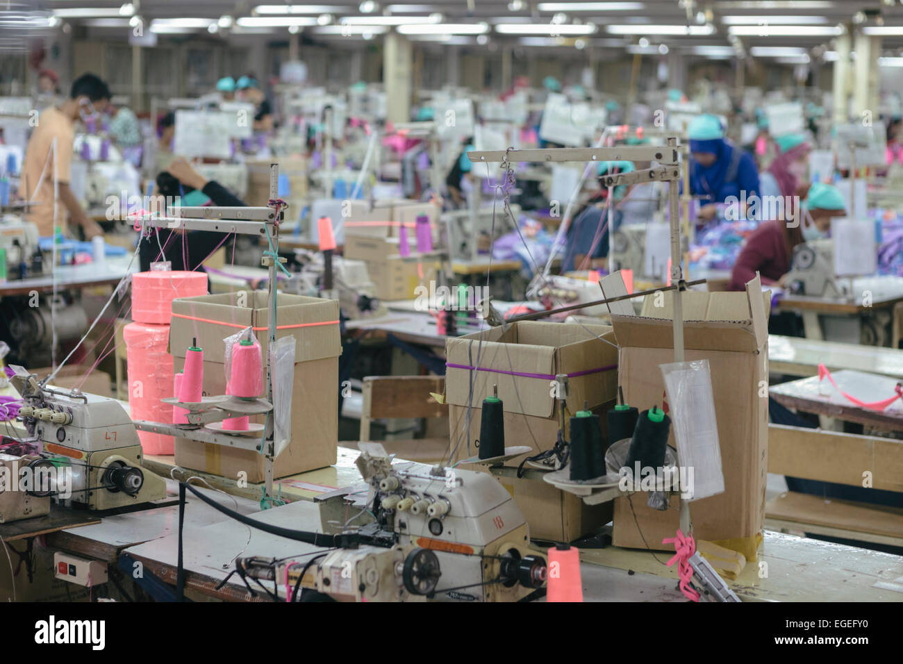 Garment factory workers hi-res stock photography and images - Alamy