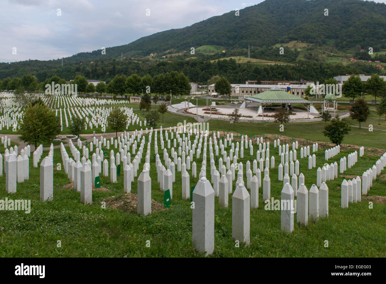 Tombs, Srebrenica Genocide Graves, Srebrenica Stock Photo - Alamy