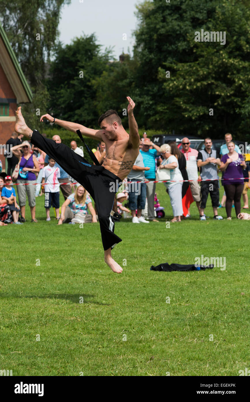 Karate front kick hi-res stock photography and images - Alamy