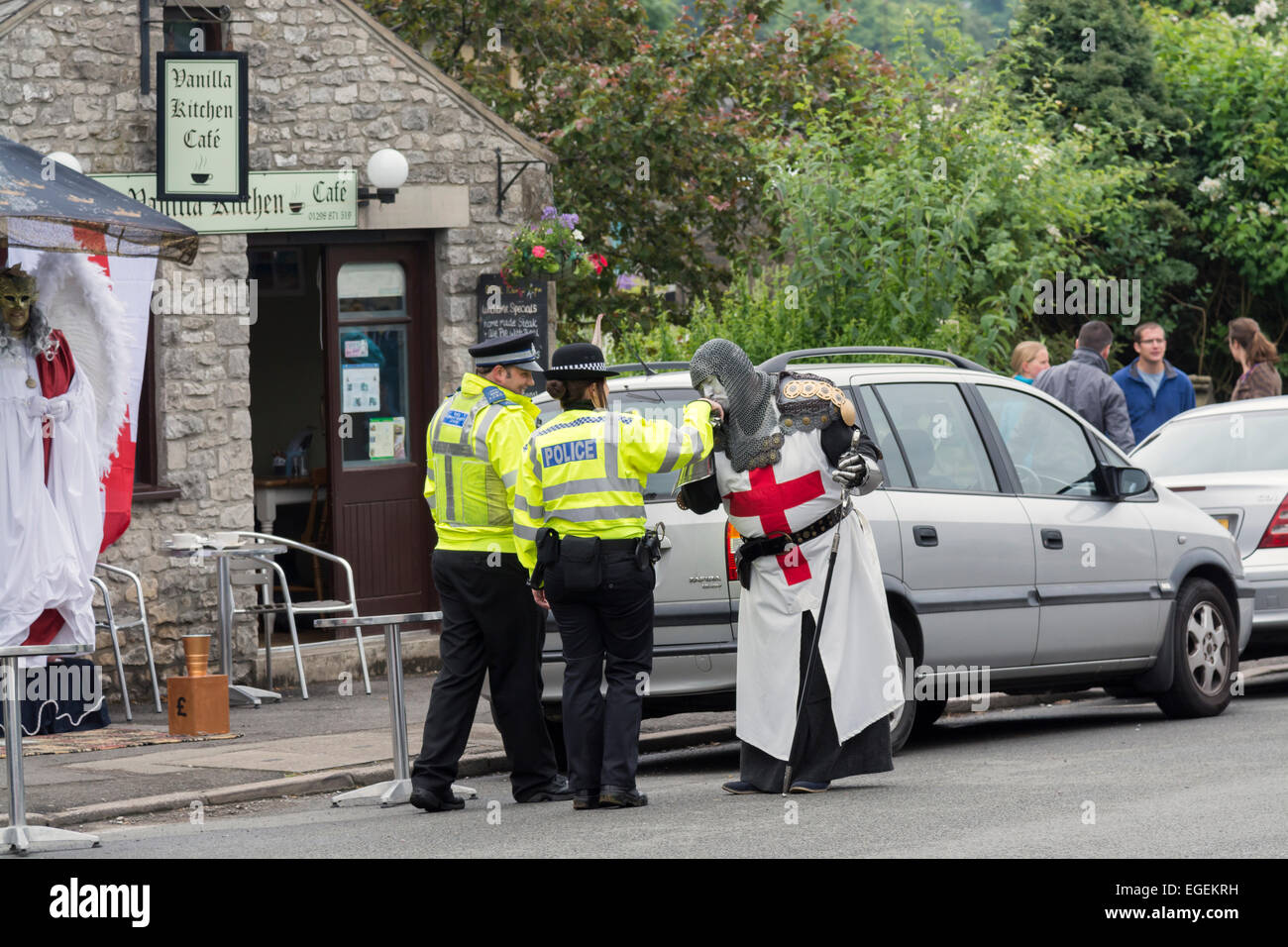 Uk police officers talking hi-res stock photography and images - Alamy