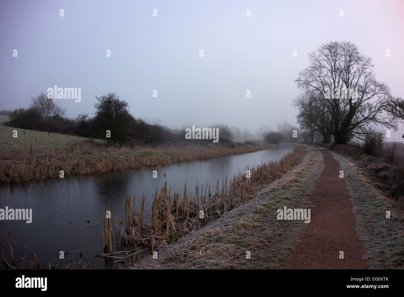 Mist early hi-res stock photography and images - Alamy