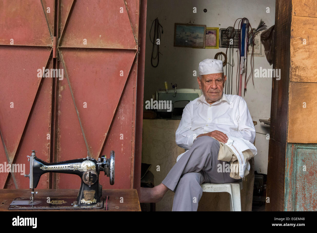 Shopkeeper africa hi-res stock photography and images - Alamy