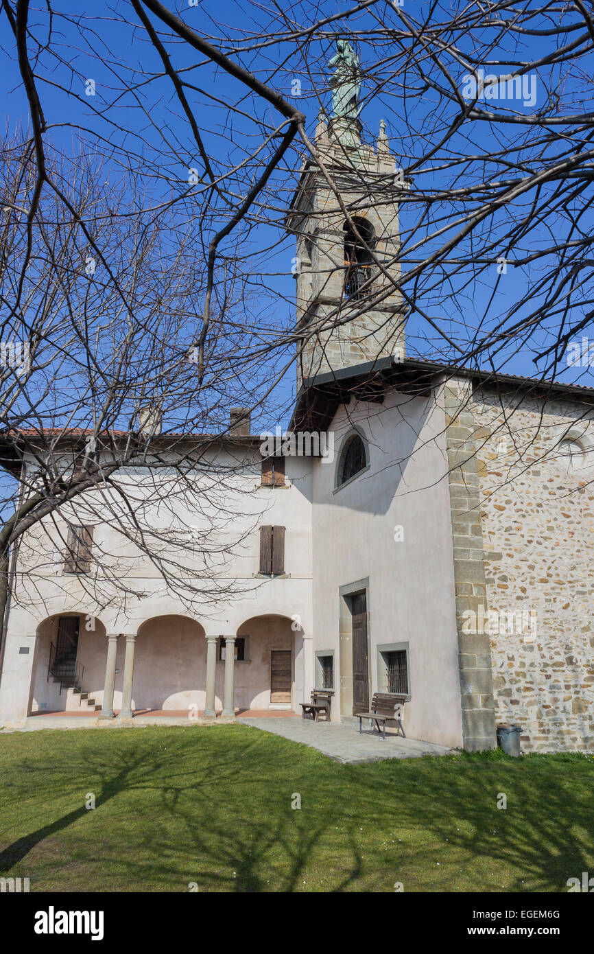 Small italian church hi-res stock photography and images - Alamy