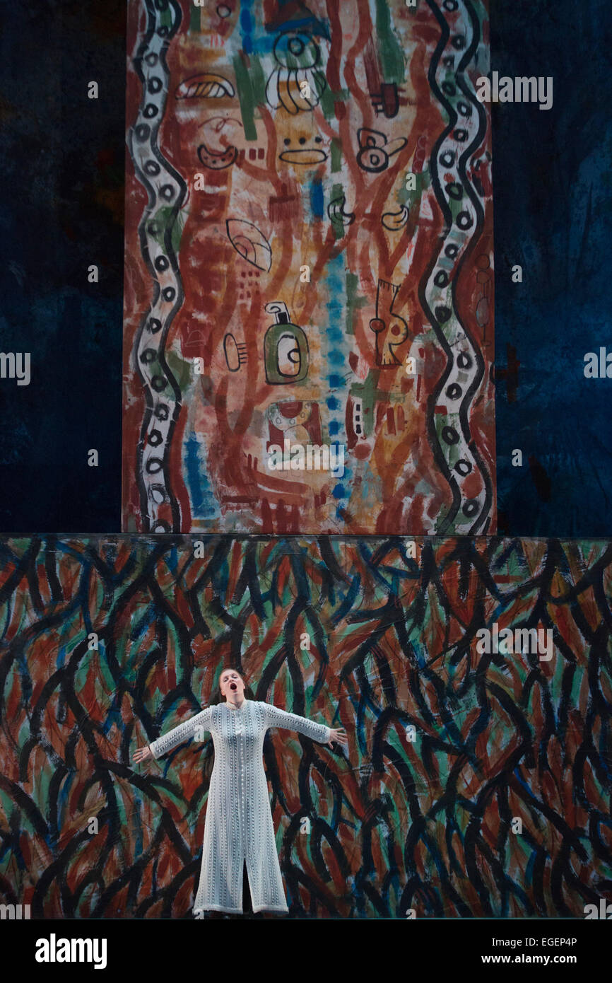 Lucy crowe hi-res stock photography and images - Alamy