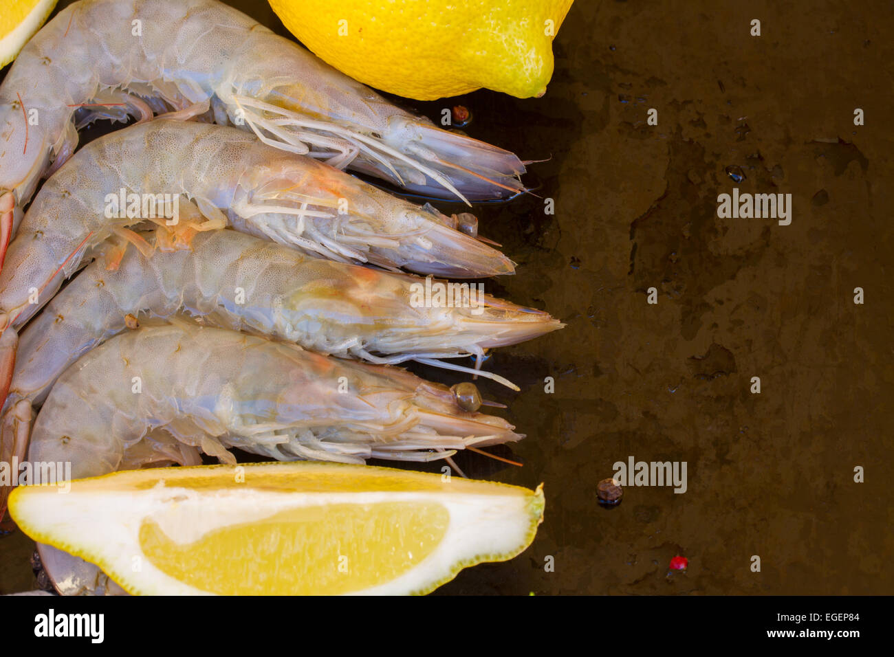 border of raw prawns Stock Photo - Alamy