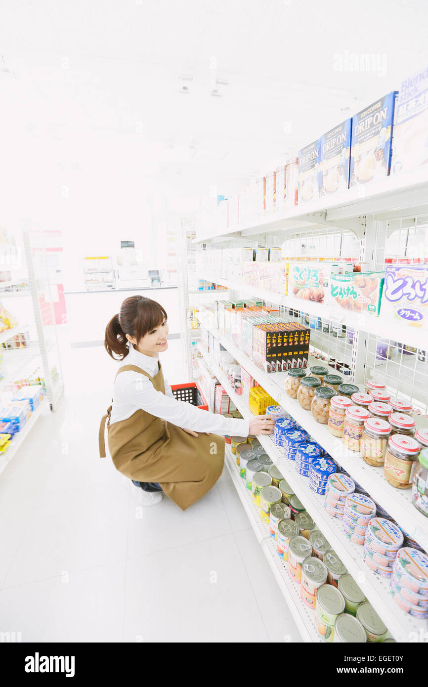 Young woman side view whole body hi-res stock photography and images ...