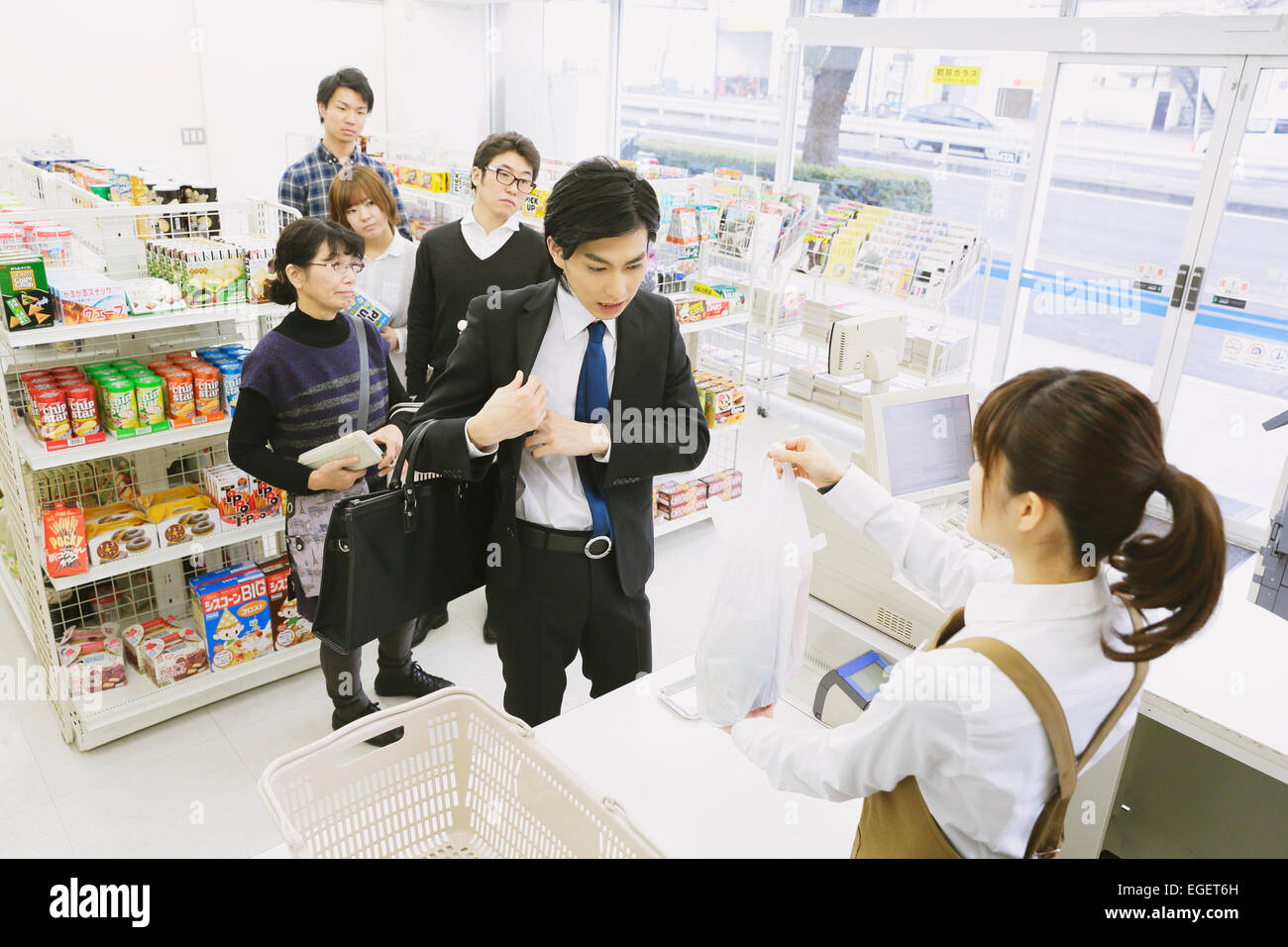 Shopping basket food convenience hi-res stock photography and images ...