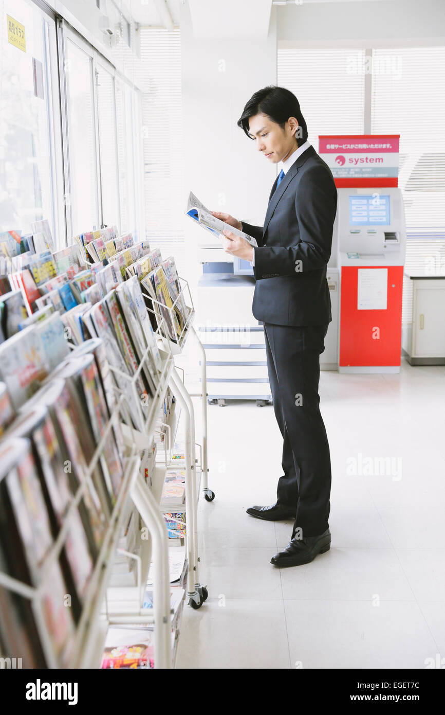 Young Japanese businessman in a convenience store Stock Photo - Alamy