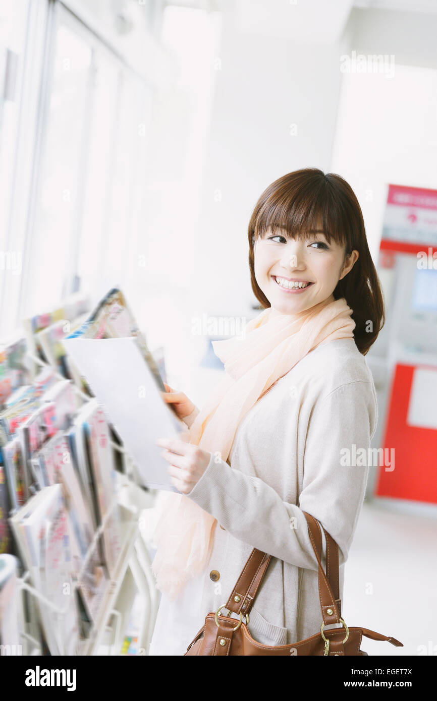 Young Japanese woman in a convenience store Stock Photo - Alamy