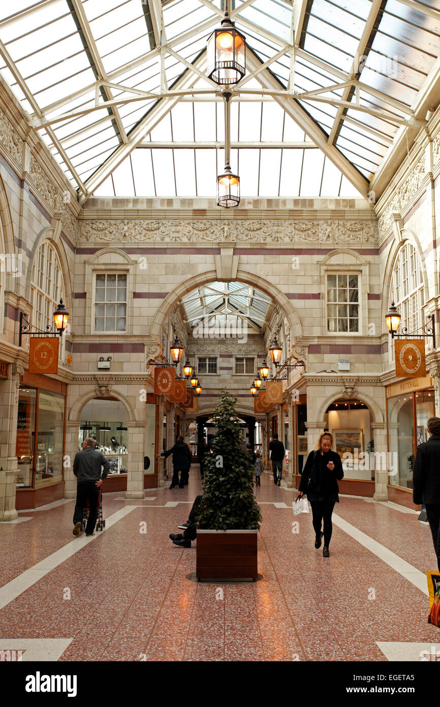 St michaels row chester shopping hi-res stock photography and images ...