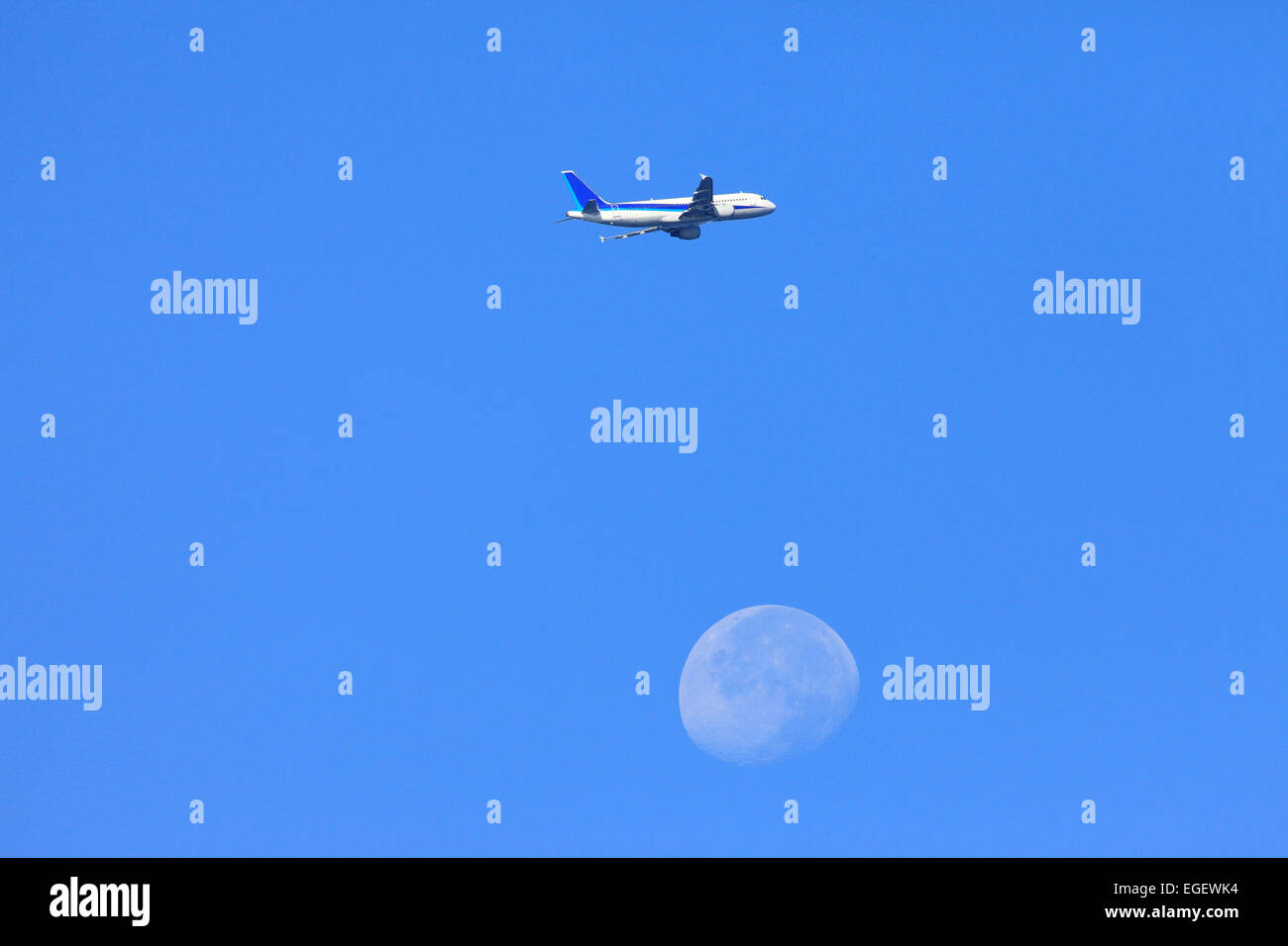 Plane Flying In The Sky Stock Photo - Alamy