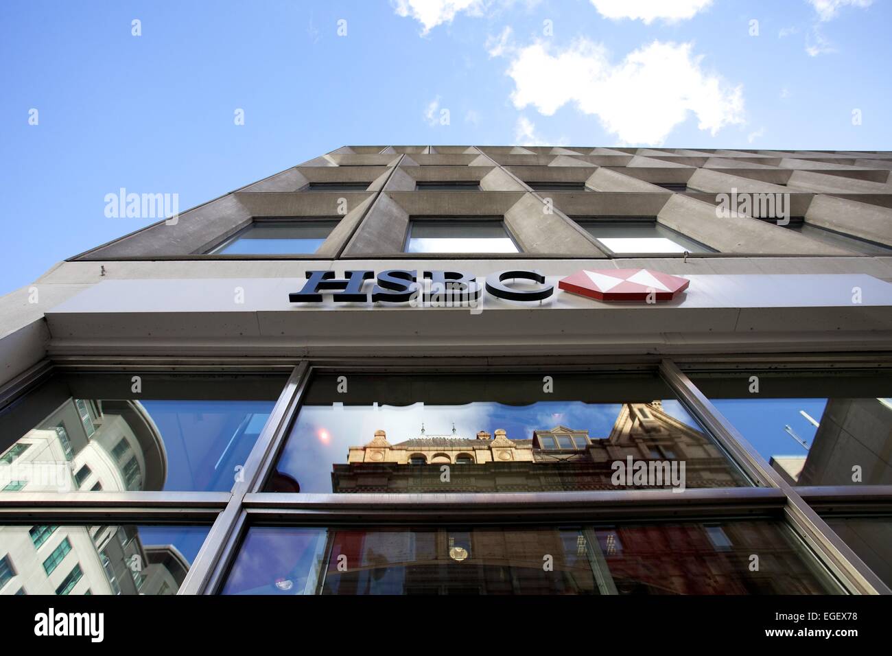 Hsbc exterior logo hi-res stock photography and images - Alamy