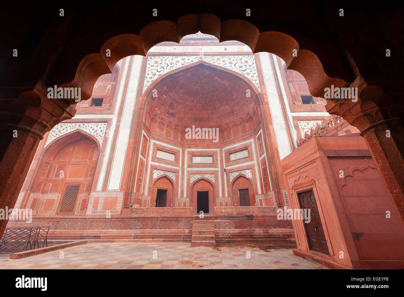 Mughal cusp arch agra hi-res stock photography and images - Alamy