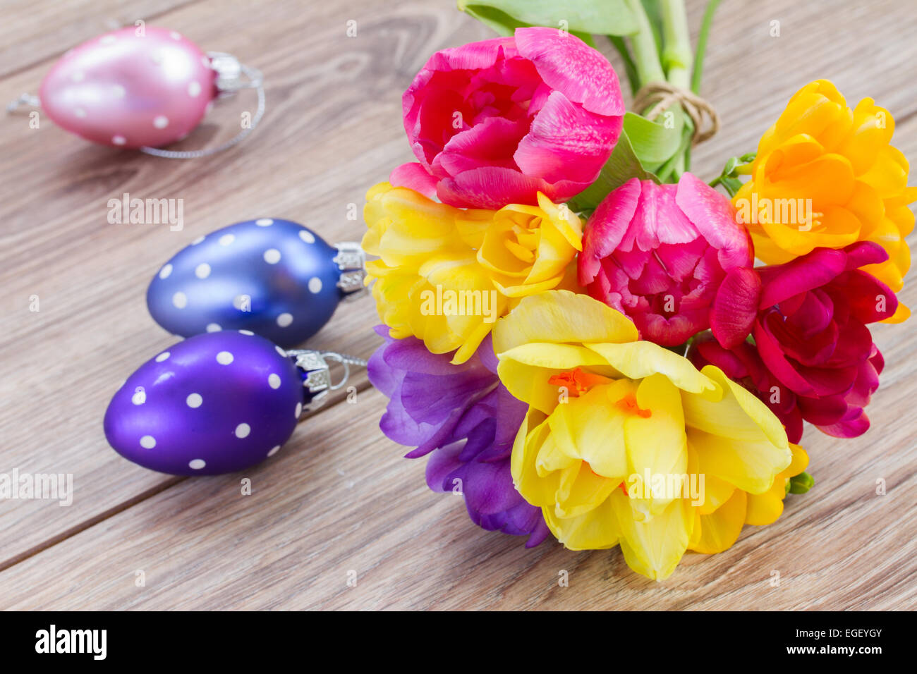 posy of spring flowers on wooden table Stock Photo - Alamy