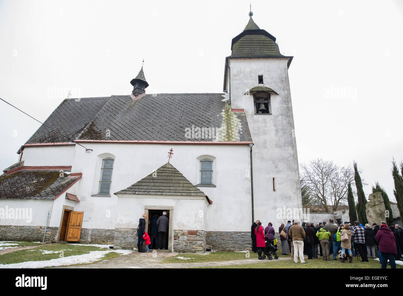 Some 500 people commemorated the 65th anniversary of the death of Czech ...
