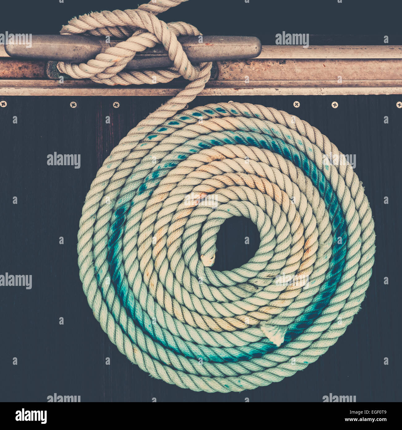 Knotted mooring boating hi-res stock photography and images - Alamy