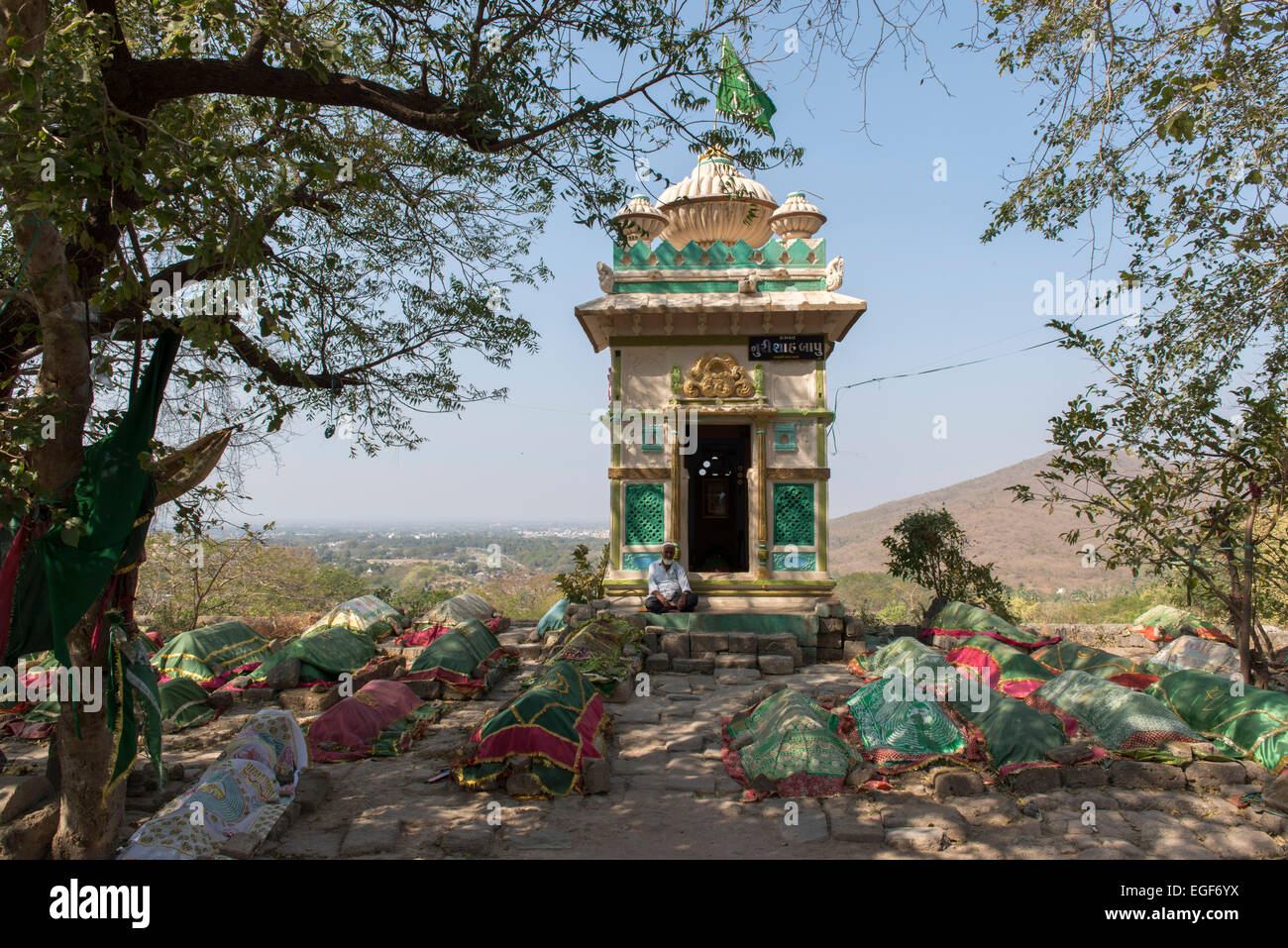 Muslim Shrine,Junagadh Fort Stock Photo - Alamy
